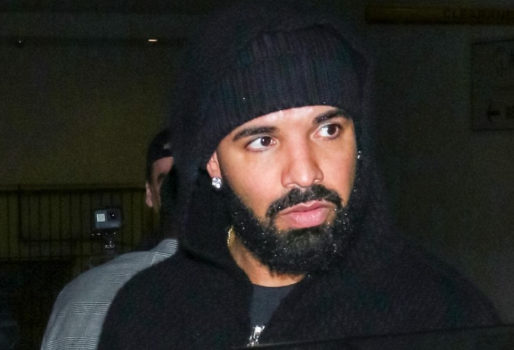 Fans Throw Toilet Paper at Drake During Concert